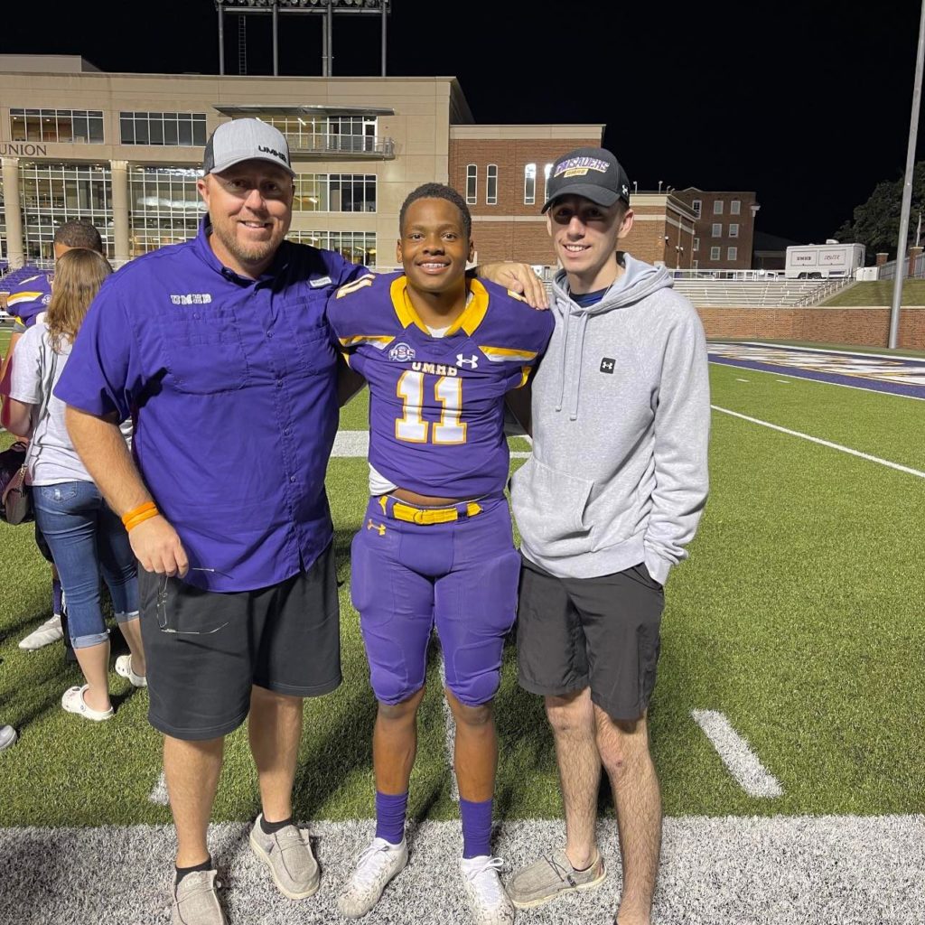 One more rep: UMHB football player honors brother’s recovery | Baptist ... One more rep: UMHB football player honors brother’s recovery | Baptist ...